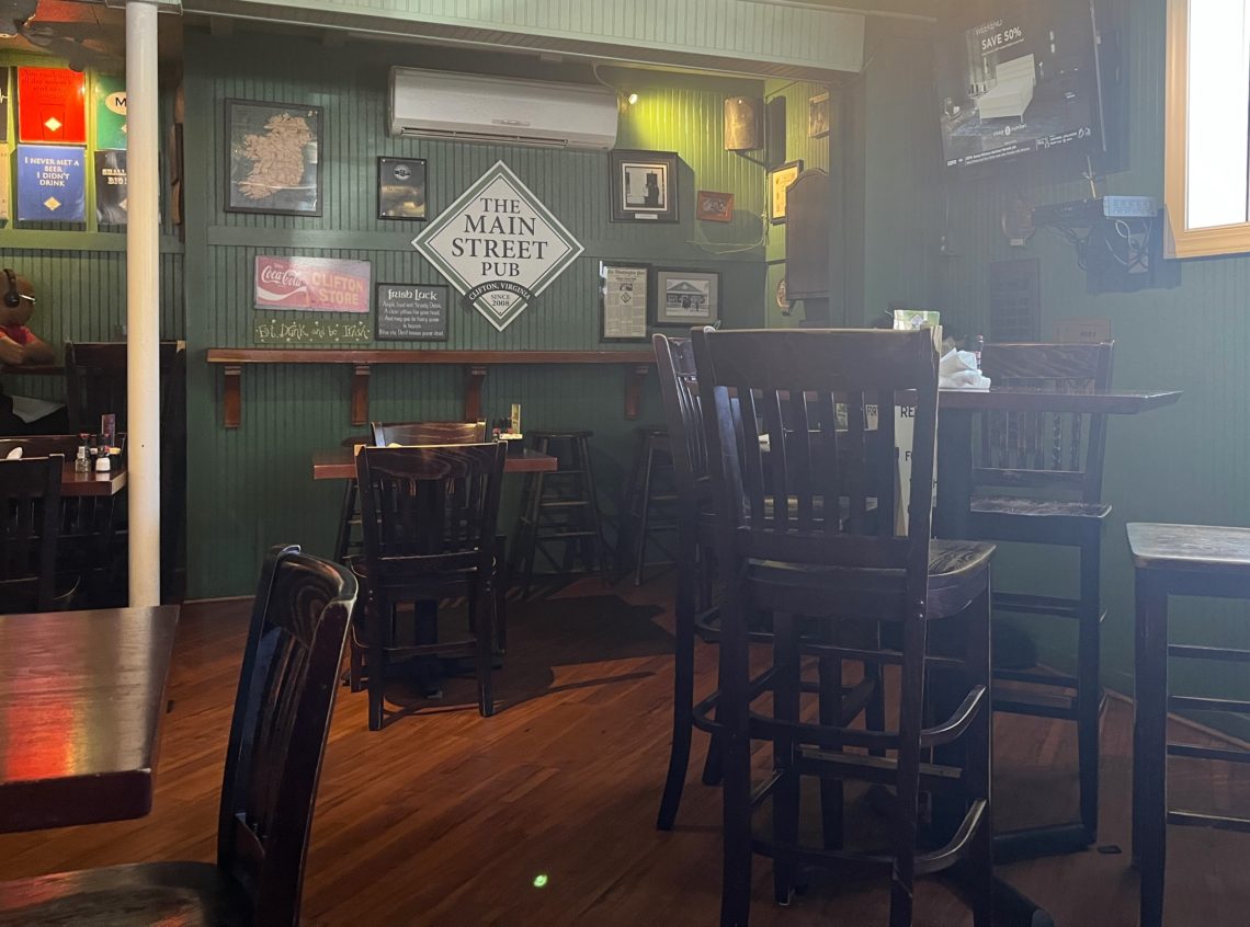 Main Street Pub in Clifton, Virginia - At Yarn's Length